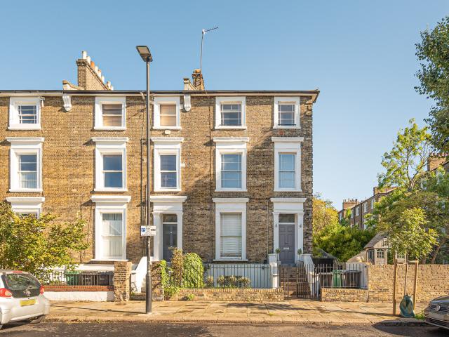 1 Bedroom Flat for Rent in Cantelowes Road | Foxtons