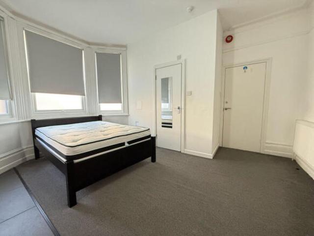 1 bedroom flat for rent in Canterbury Road, Watford, WD17