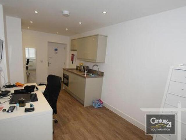 1 Bedroom Flat For Rent In Canute Road, Southampton