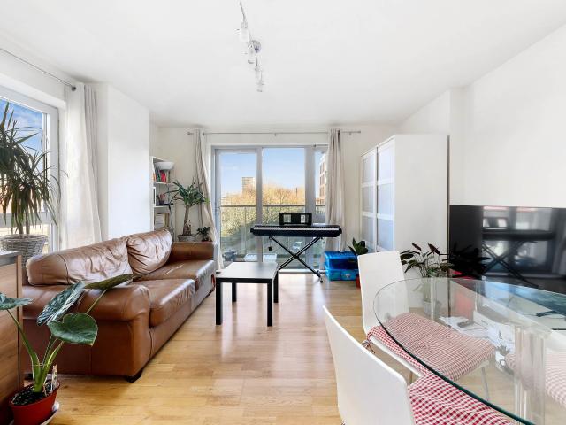1 Bedroom Flat for Rent in Cable Street | Foxtons