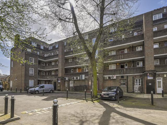 1 Bedroom Flat for Rent in Cahir Street | Foxtons