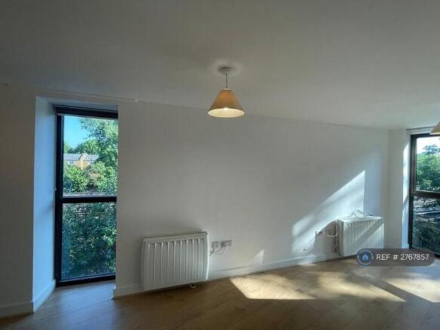 1 bedroom flat for rent in Carter House, London, SW11