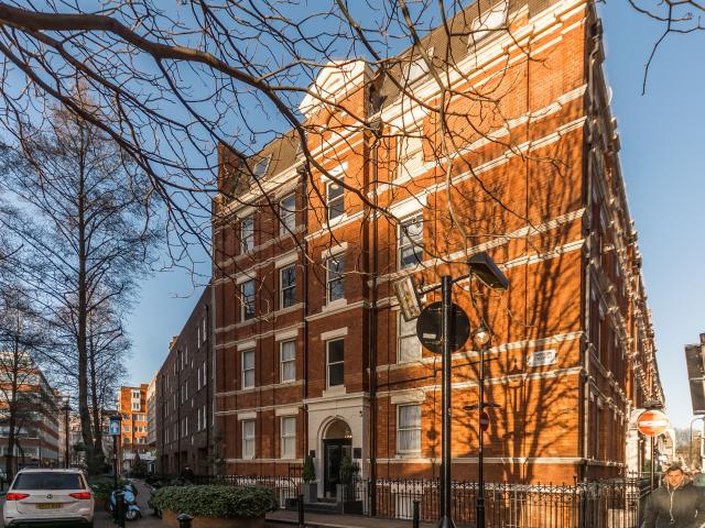 1 Bedroom Flat for Rent in Carburton Street | Foxtons