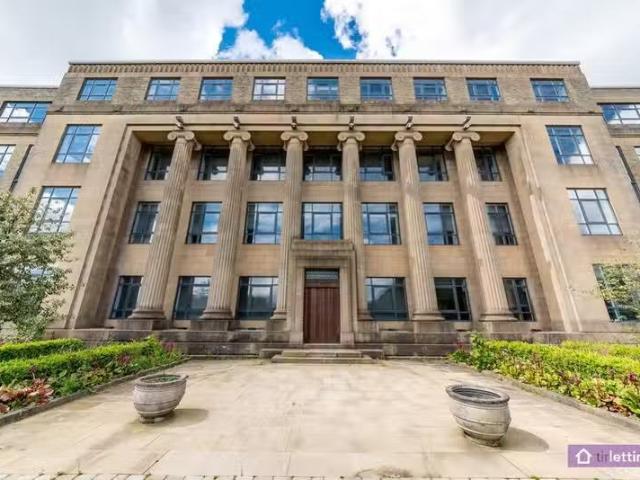 1 bedroom flat for rent in Card House Bingley Road, Bradford.