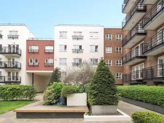 1 bedroom flat for rent in Carisbrooke House, Royal Quarter, S.