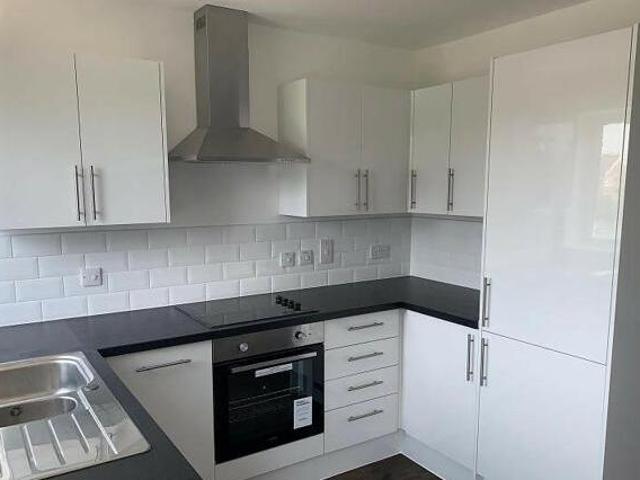1 Bedroom Flat For Rent In Carisbrooke Road