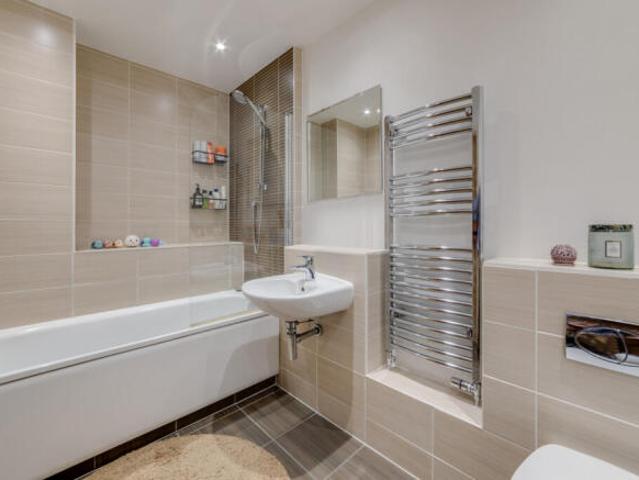 1 bedroom flat for rent in Caspian Apartments, 5 Salton Square, E14