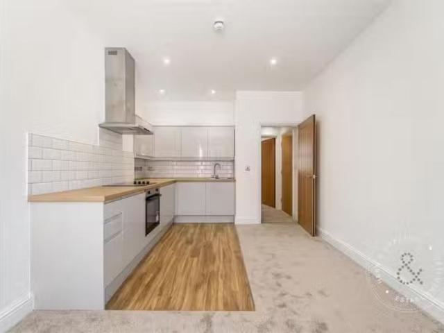 1 bedroom flat for rent in Cathedral Road, Pontcanna, Cardiff.