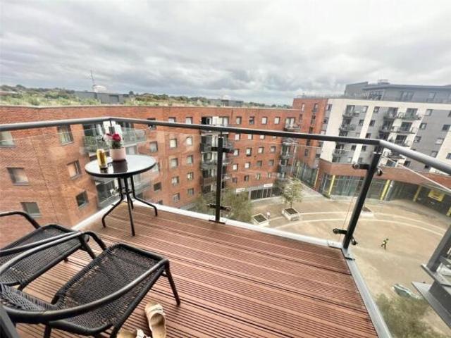1 bedroom flat for rent in Centenary Plaza, Southampton, SO19