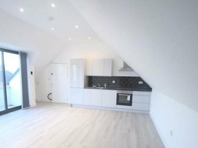1 bedroom flat for rent in Central Hill London SE19