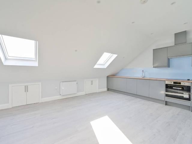1 Bedroom Flat for Rent in Central Road | Foxtons