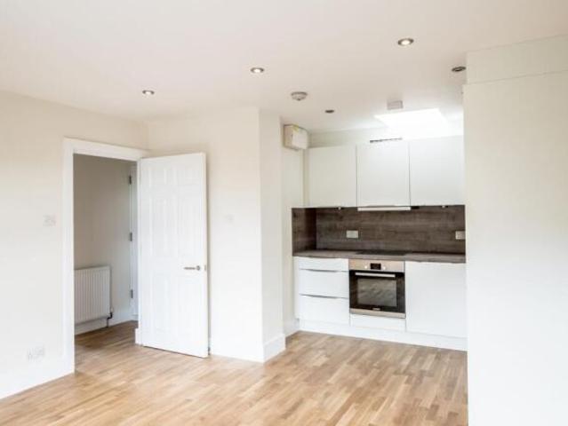1 bedroom flat for rent in Centre Court, Oakleigh Road North, N20