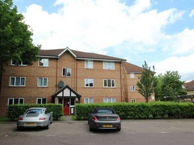 1 bedroom flat for rent in Centre Drive Epping CM16
