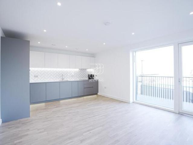 1 bedroom flat for rent in Cedrus Avenue Southall UB1