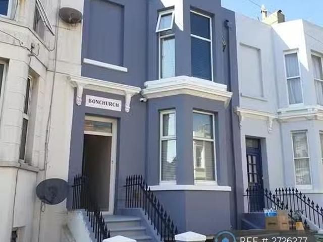 1 bedroom flat for rent in Ceylon Place, Eastbourne, BN21