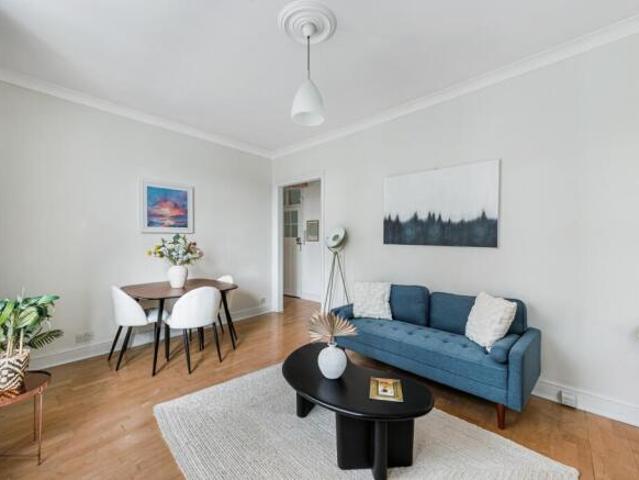 1 bedroom flat for rent in Challoner Crescent, London, W14