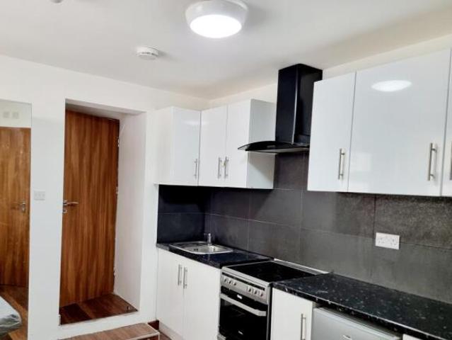 1 bedroom flat for rent in Chalvey Road East, Room G1 G4 Slough SL1