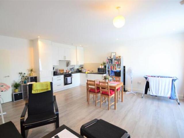 1 bedroom flat for rent in Chancellor House Farnburn Avenue Slough Berkshire, SL1