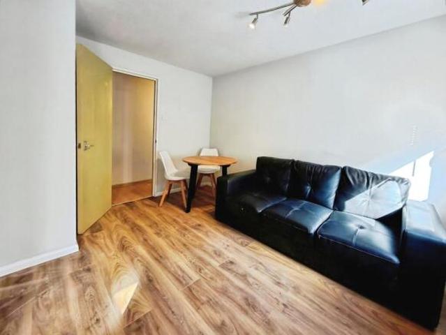 1 bedroom flat for rent in Chantrell Court, Leeds, LS2
