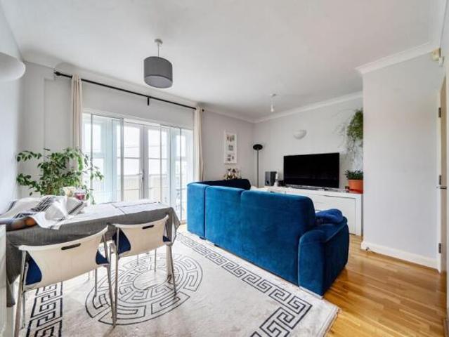 1 bedroom flat for rent in Charlton Road, Blackheath, London, SE3