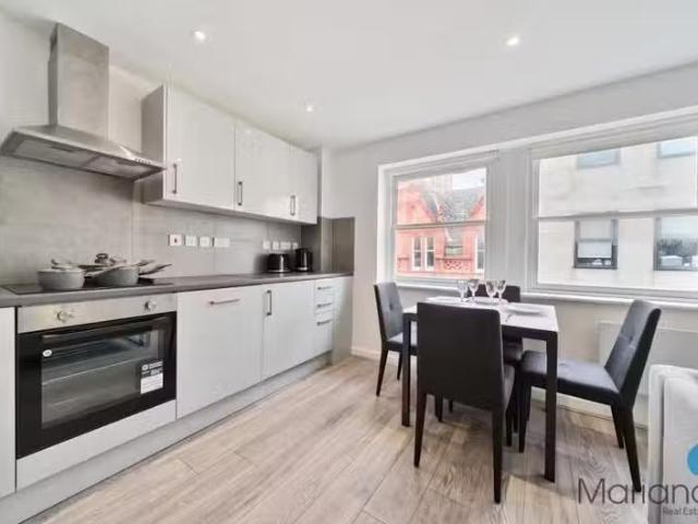1 bedroom flat for rent in Cheltenham House, Clare Street, Bri.