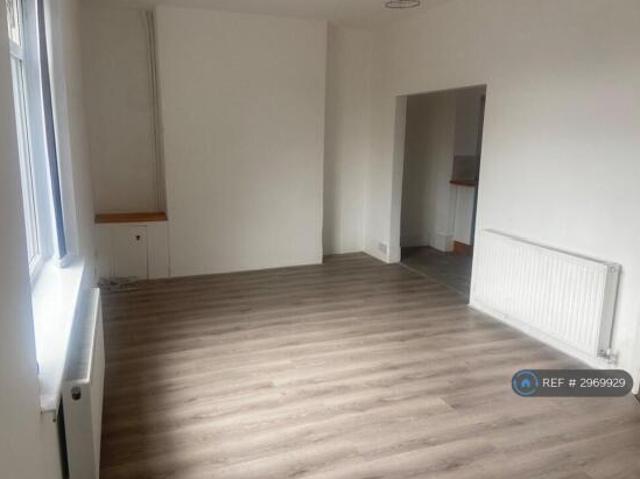 1 bedroom flat for rent in Chesshyre St, Swansea, SA2