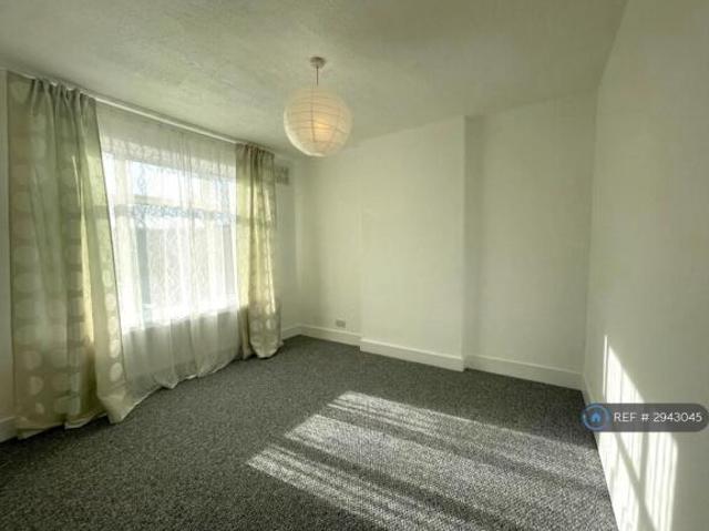1 bedroom flat for rent in Chingford, London, E4