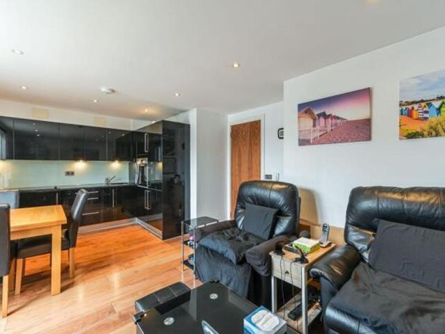 1 bedroom flat for rent in Chiswick High Road, Chiswick, London, W4