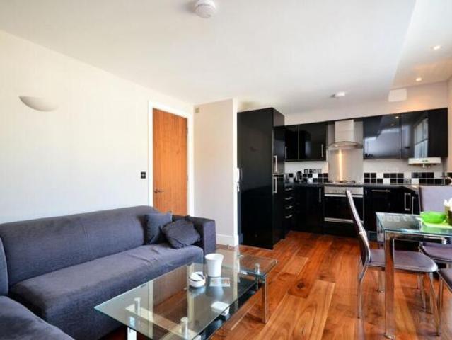 1 bedroom flat for rent in Chiswick High Road, Chiswick, London, W4
