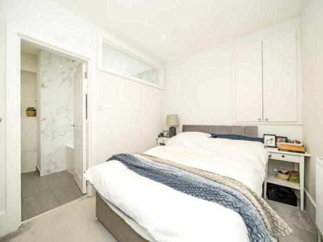 1 bedroom flat for rent in Chiswick High Road, Chiswick, W4