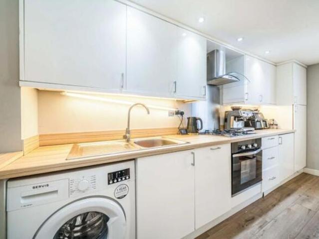 1 bedroom flat for rent in Chiswick High Road, Chiswick, W4