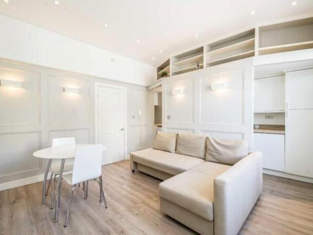 1 bedroom flat for rent in Chiswick High Road, Chiswick, W4
