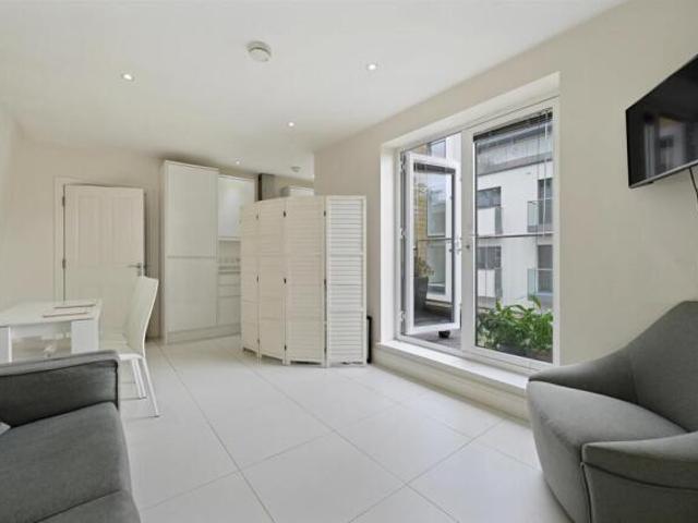 1 bedroom flat for rent in Chiswick High Road, Chiswick, W4