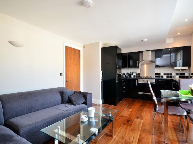 1 Bedroom Flat for Rent in Chiswick High Road | Foxtons