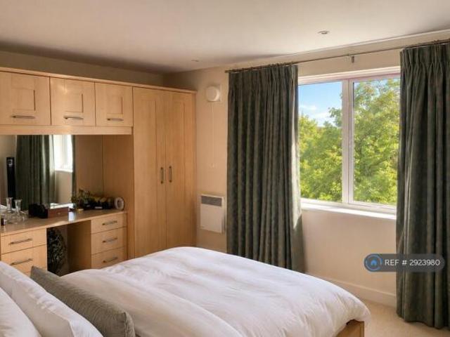 1 bedroom flat for rent in Chiswick High Road, London, W4