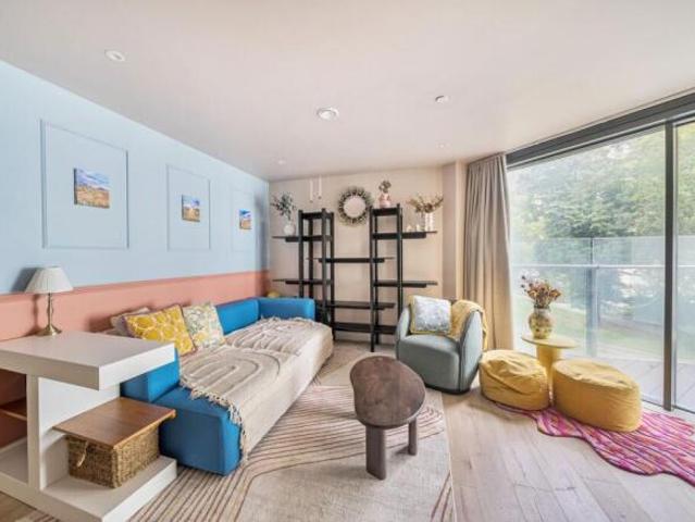 1 bedroom flat for rent in Churchyard Row, Elephant and Castle, London, SE11