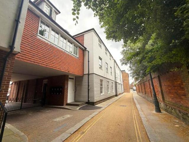 1 bedroom flat for rent in Church Lane, Canterbury, CT1