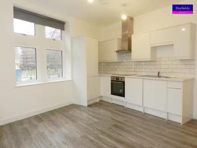 1 bedroom flat for rent in Church Street, London, EN2