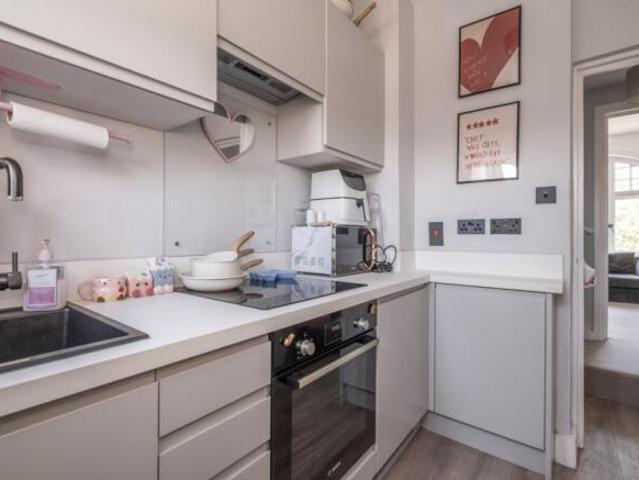 1 bedroom flat for rent in Church Road London SW13