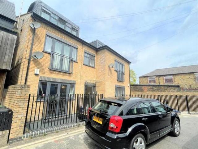 1 bedroom flat for rent in Church Walk, London, N16