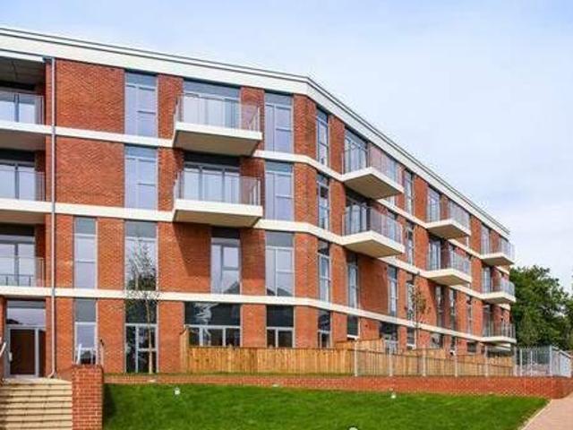 1 bedroom flat for rent in Churchfield Road London W3