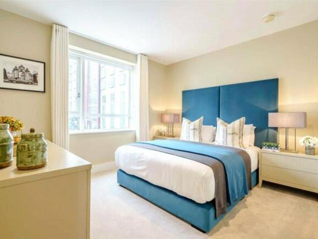 1 bedroom flat for rent in Circus Apartments, Canary Riverside, E14