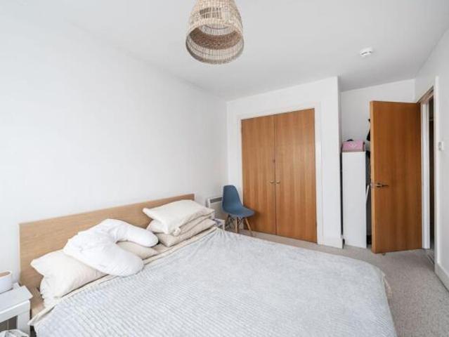 1 bedroom flat for rent in Commercial Road, Aldgate, London, E1