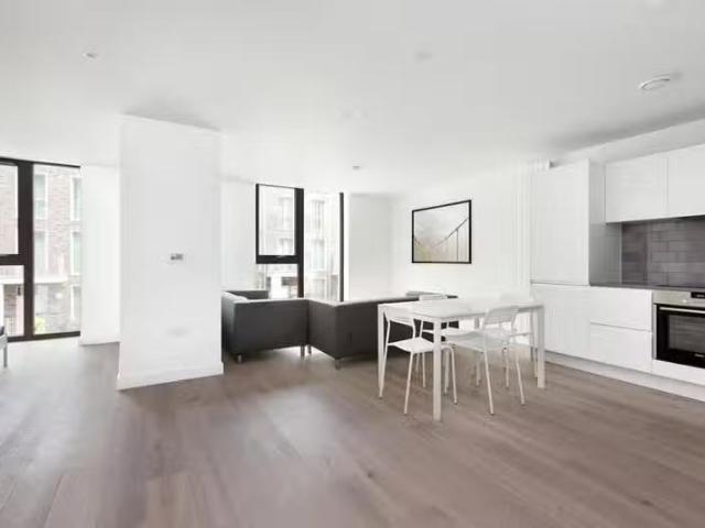 1 bedroom flat for rent in Commodore House, Royal Wharf, Londo.