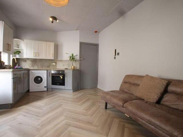 1 bedroom flat for rent in Connaught Road, Cardiff, CF24