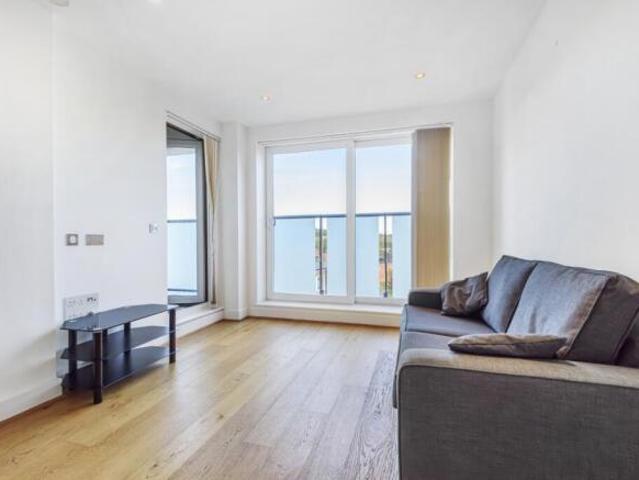 1 bedroom flat for rent in Coombe Lane, London, SW20
