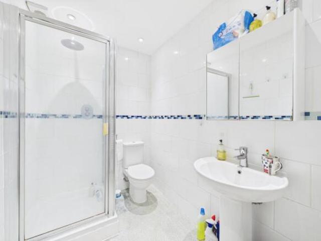 1 bedroom flat for rent in Coombe Lane, Raynes Park, SW20
