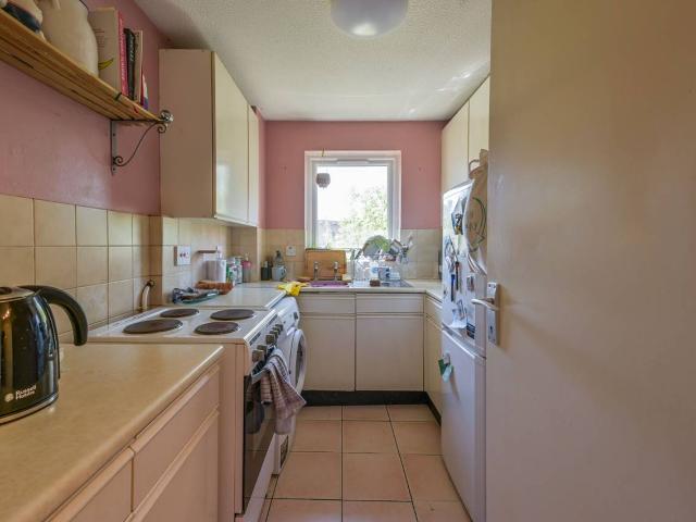 1 Bedroom Flat for Rent in Coopers Close | Foxtons