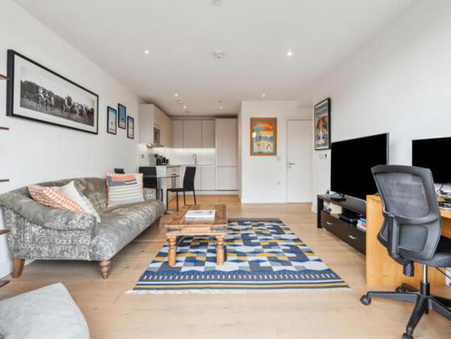 1 bedroom flat for rent in Cobalt Place, Battersea Park, SW11