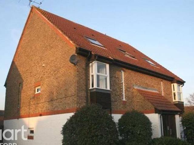1 bedroom flat for rent in Colburn Crescent GU4